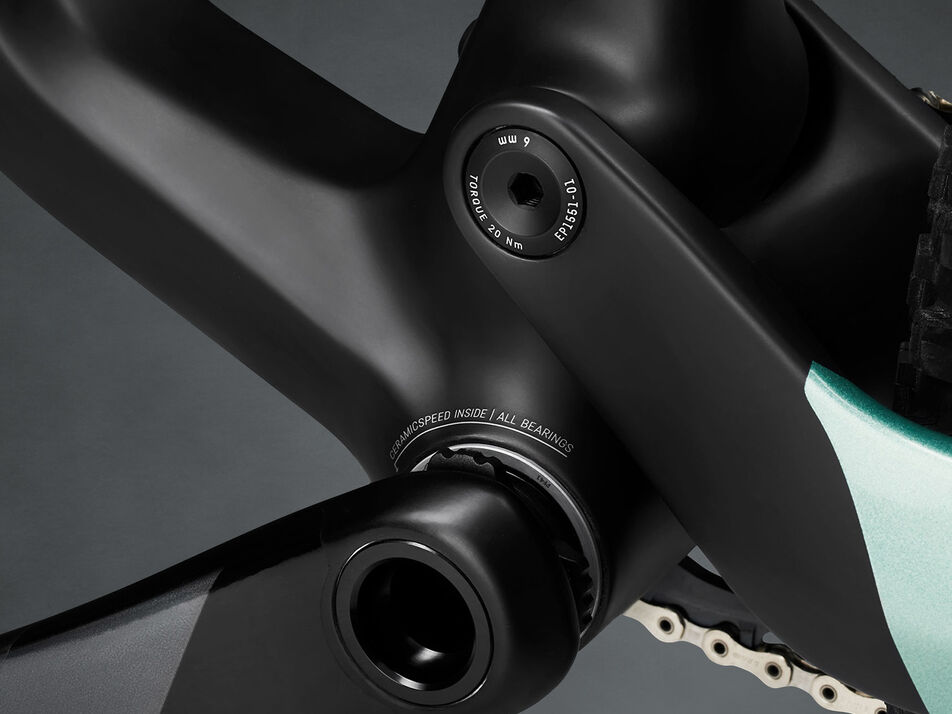 全避震式山地车和竞赛越野自行车 | LUX | CANYON CN